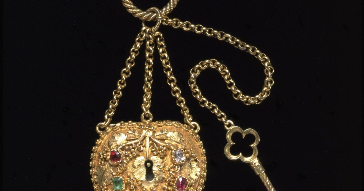 The Secrets Of Sentimental Jewels L école School Of Jewelry Arts